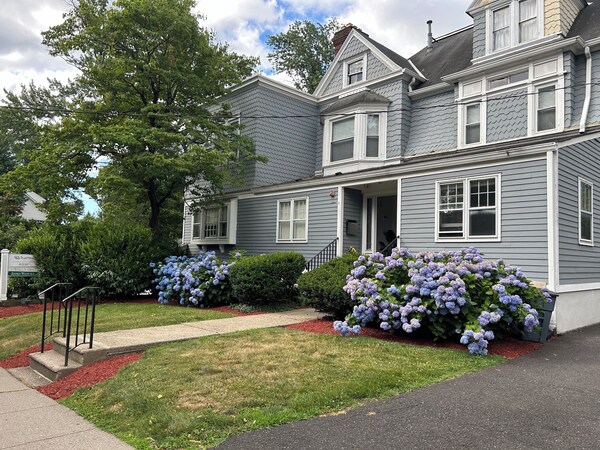 Charming 2-bedroom Apartment With Wifi, Ac In Tranquil Morristown\n - Morristown, NJ