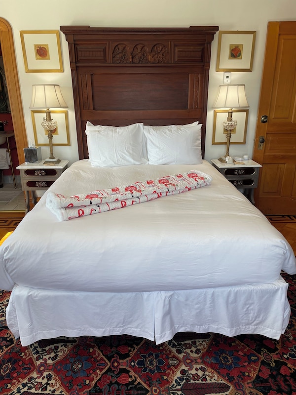 Queen's View B&b- Maggie's Suite, Lake Views, Sauna, Pool, Gardens, Bayfield, Wi - Bayfield, WI