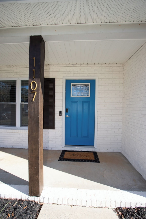 Charming Modern Home With Koi Pond & Spacious Backyard  Sleeps 6 - Monroe, NC