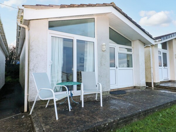 Chalet 27, Pet Friendly, Country Holiday Cottage In Port Eynon - Rhossili