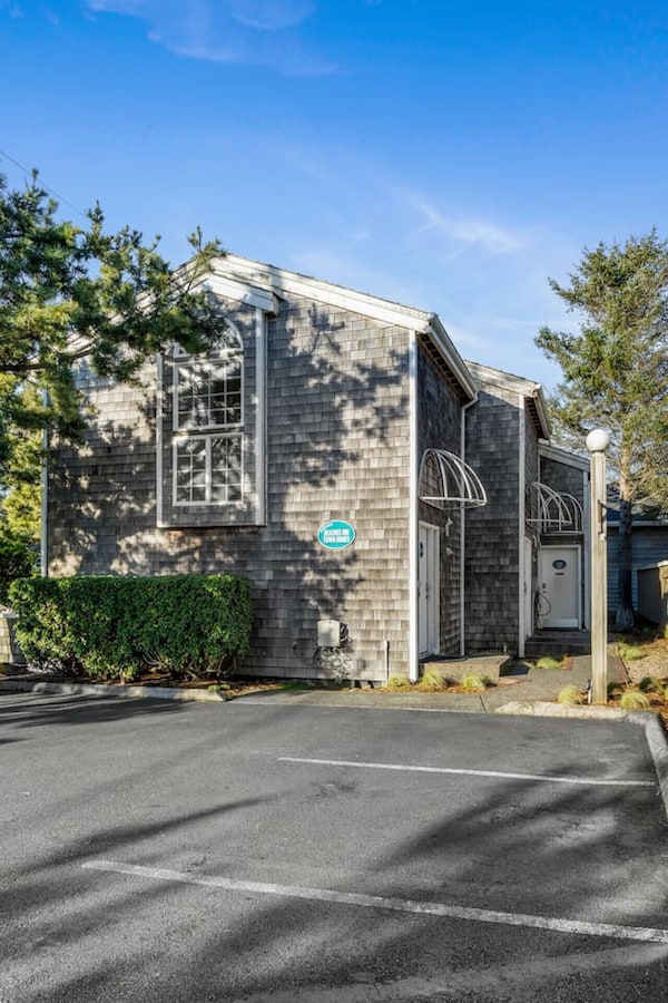 3 Orca Bay: Cozy Town Home | Walk To Beach | Dog-friendly - Cannon Beach
