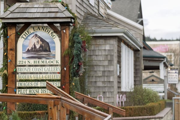 8 Pirates Cove: Beachside Escape | Walk To Beach | Dog-friendly - Cannon Beach