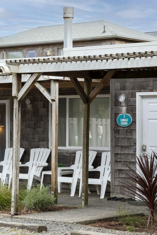 Sandals Inn Spa Suite & Cabana:  Steps To Beach | Dog-friendly - Cannon Beach
