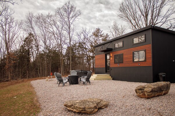 The Caamp. Gorgeous 2-bedroom Tiny Home.  Very Close To The Barn/pebble Creek - Hawn State Park, New Offenburg