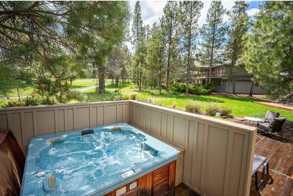 Elegant Golf Course Location, Hot Tub, Sharc, Exquisite & Unique - Sunriver, OR