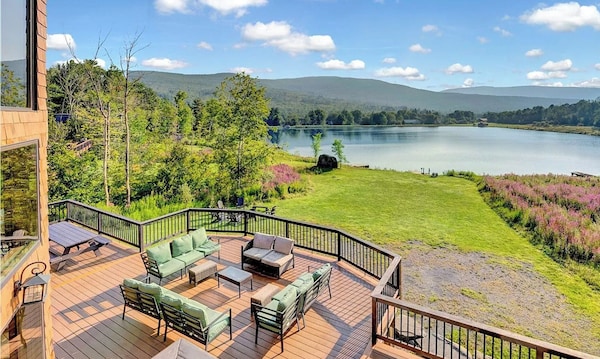 The Hunter Chalet - State of New York