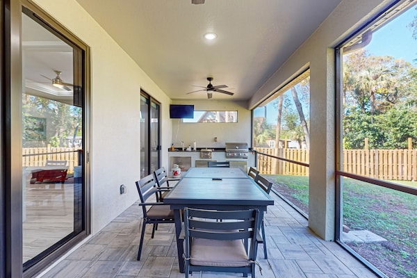 Luxurious Home With Private Washer/dryer, Enclosed Yard, Wifi, & Screened Lanai - Bonita Springs, FL