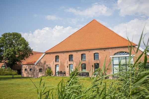 "Sünja" A Small Oasis In The Listed Gulfof In Rysum - Van Senden - Emden