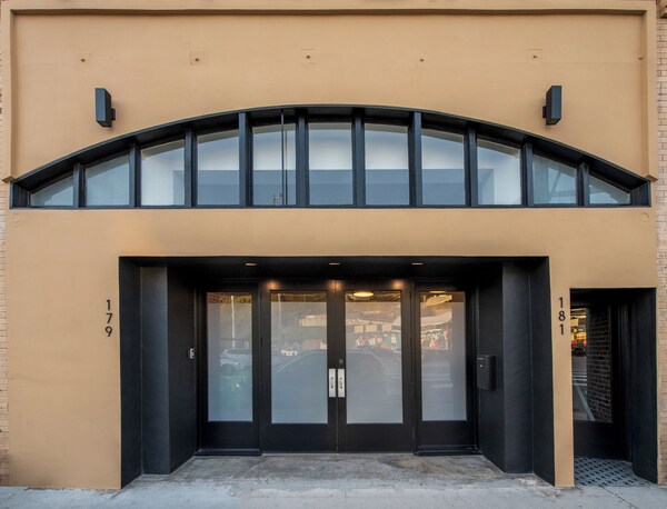 Culver Lofts B By Avantstay | Steps To The Beach & Restaurants! | Modern Studio - Venice Beach, CA