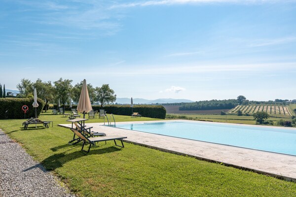 Apartment 'Magazzino 2 Classic' With Shared Pool, Wi-fi And Air Conditioning - Cortona