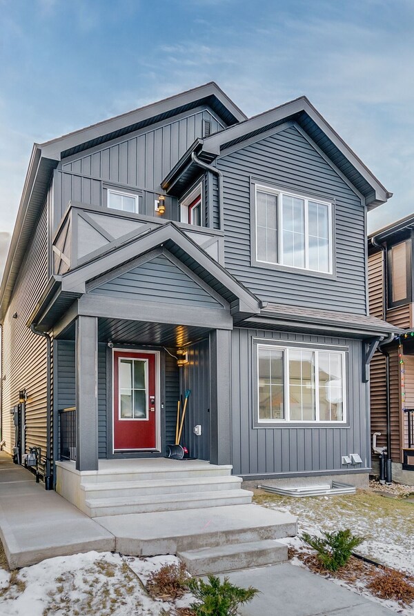 Graydon - Bright, Modern Home W/ King Sized Bed - Edmonton