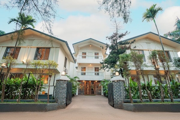 7 Hills Villa With 13 Bedrooms And Wifi,ac,private Pool, In Enchanting Lonavala - Lonavala