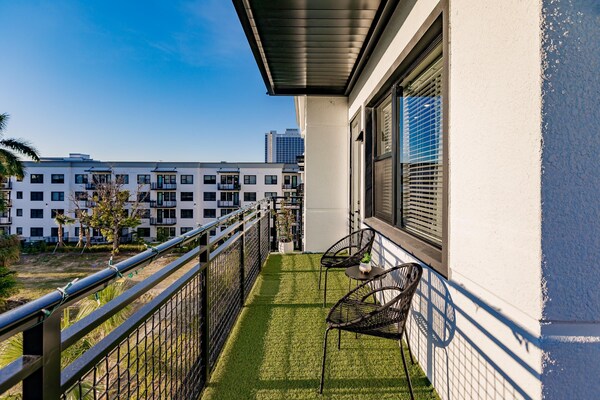 Modern Condo In Downtown River District With Pool, Gym, Hot Tub - North Fort Myers, FL