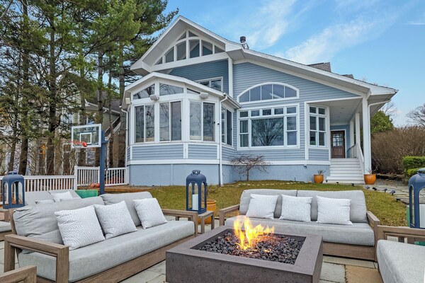 Juniper Presents: A Dreamy Lakeside Retreat: Pool, Firepit, And Stunning Views - Michigan City, IN