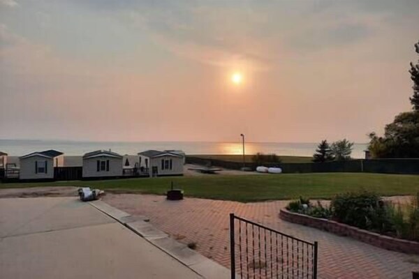 "Lakeview" 4 Bed-2 Bath Ackerman Acres Resort - North Dakota