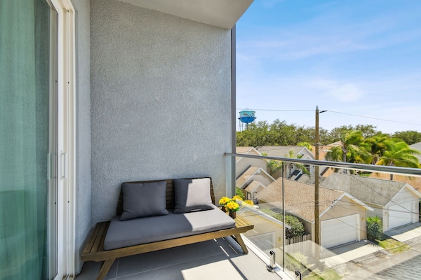 Top Floor Luxury - Views - 5 Min To Downtown - St. Petersburg, FL