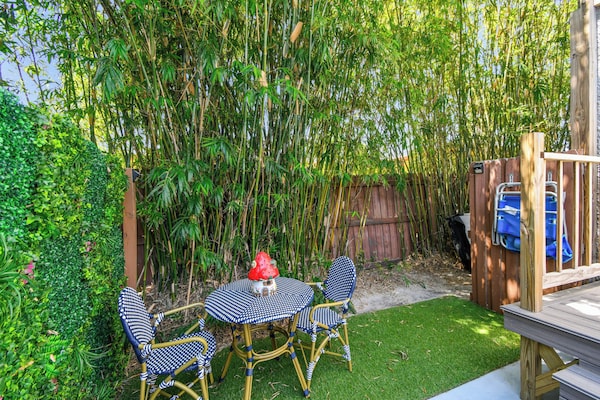 Designer Sun Filled Condo - Walk To Town - St. Petersburg, FL