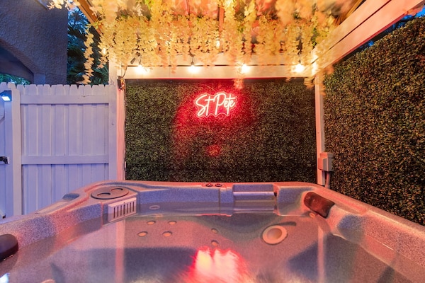 Top Floor - Sun Filled Home - Jacuzzi - Pets Ok - Florida