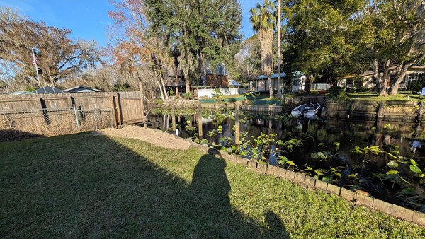 Free Boat To Use - Fish From The Tiki Outback - Dock Your Boat On Canal- Pets Ok - Lake Broward, FL