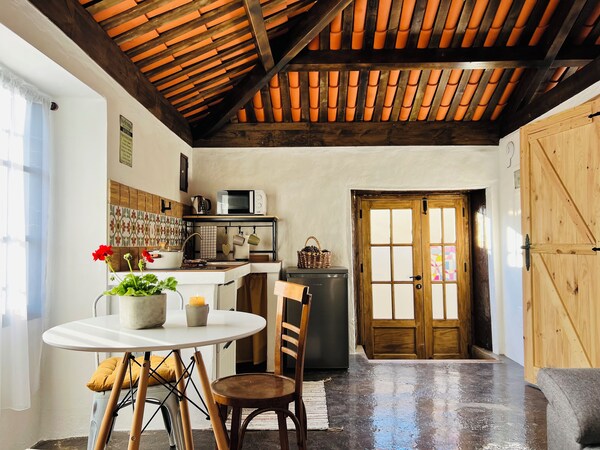 Charming Little Canary Home Terrace With Wonderful Ocean And Mountain Views. - Los Realejos