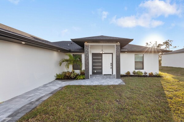 Chic Newly Built Vacation Escape With Canal View - Fort Myers, FL