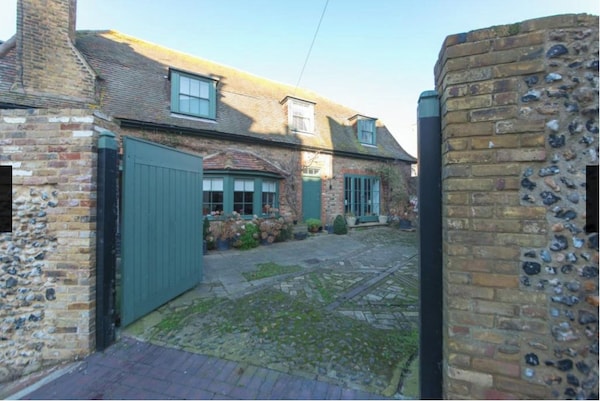 Ramsgate - Coastal Cottage Escape - Pet Friendly With Parking - Broadstairs