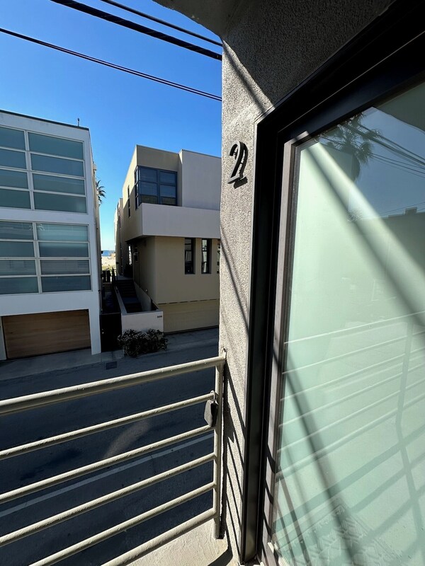 Modern Luxury Venice Beach 2 Bedroom Steps From The Sand - El Segundo, CA