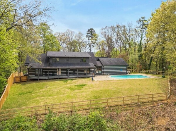 Lakeside Cabin Minutes From Major Wedding Venues - Pool And 10 Person Swim Spa - Chattanooga, TN