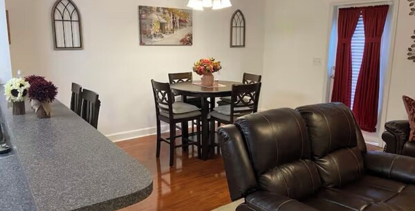 Charming 3-bedroom Townhome In Morrow With Ac, Wifi. - Jonesboro, GA