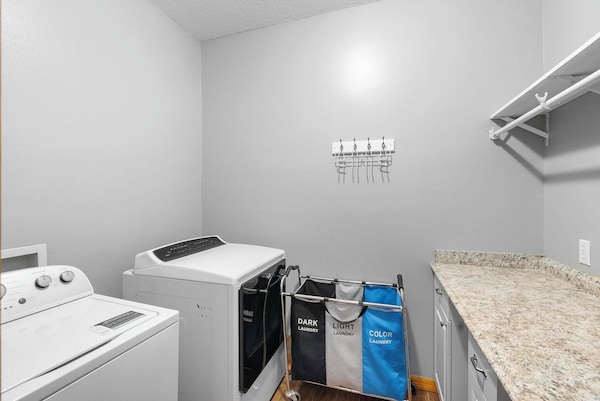 Spacious 5-bedrooms Contemporary Ranch With Fitness Room, Pool Table, Fire Pit - St. Cloud, FL