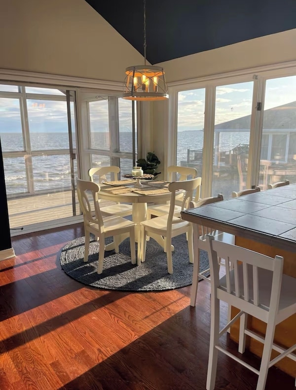Beachfront Home Minutes From Downtown Caseville - Panoramic Views Of Lake Huron! - Caseville, MI