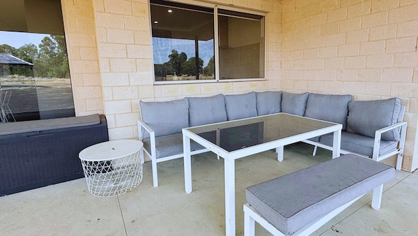 Chapman Hill Estate, In Picturesque Bovell Near Busselton Golf Course. - Busselton