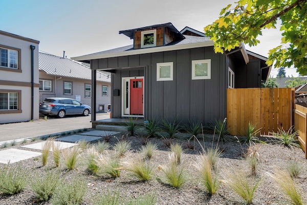 Charmer Downtown 3br Home W Free Parking Near Uofo - 尤金