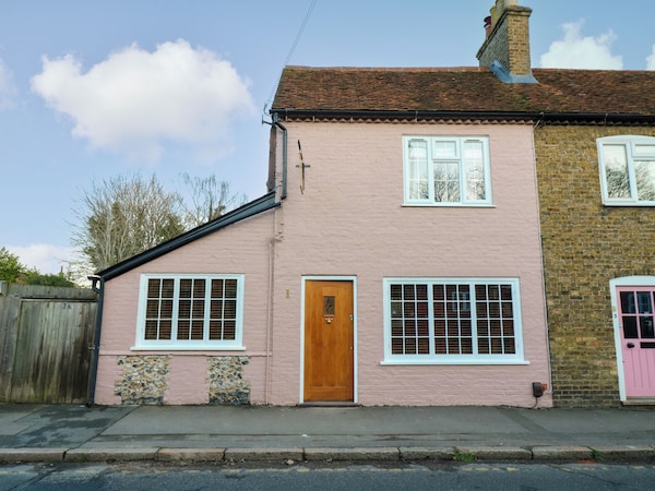 Curiosity Cottage, Pet Friendly, With Open Fire In Wendover - Buckinghamshire