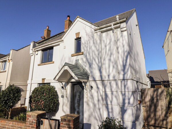 Brambles, Pet Friendly, Luxury Holiday Cottage In West Bay - Bridport