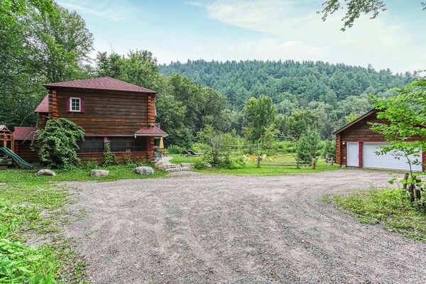 Chalet Lesuisse-beautiful Mountain Views, Spa, Nature - Quebec