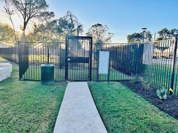 4br Retreat: 15m From Downtown And The Domain - Pflugerville, TX