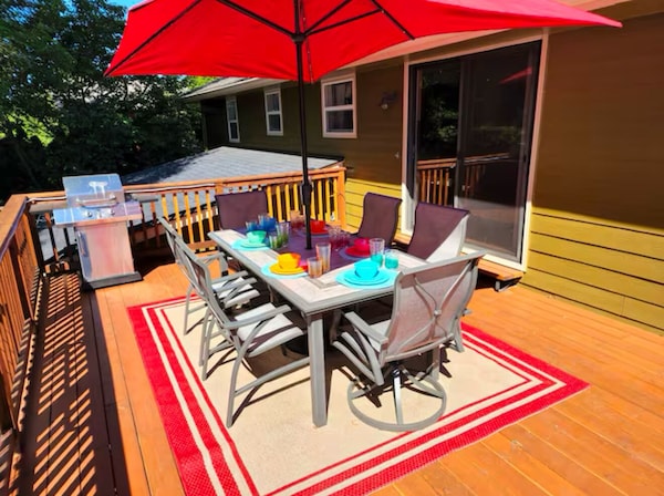 Charming 2 Bedroom Top Floor Duplex In Heart Of Washougal - Gresham, OR