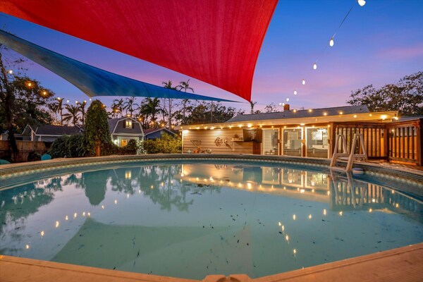 Outdoor Poolside Family Oasis - Historic Bradenton - Longboat Key, FL