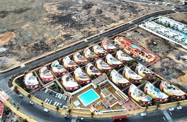 Casa Levisa Holiday Home, Unique 2 Bedroom Fan Shaped Home-private Sun Terraces - Corralejo