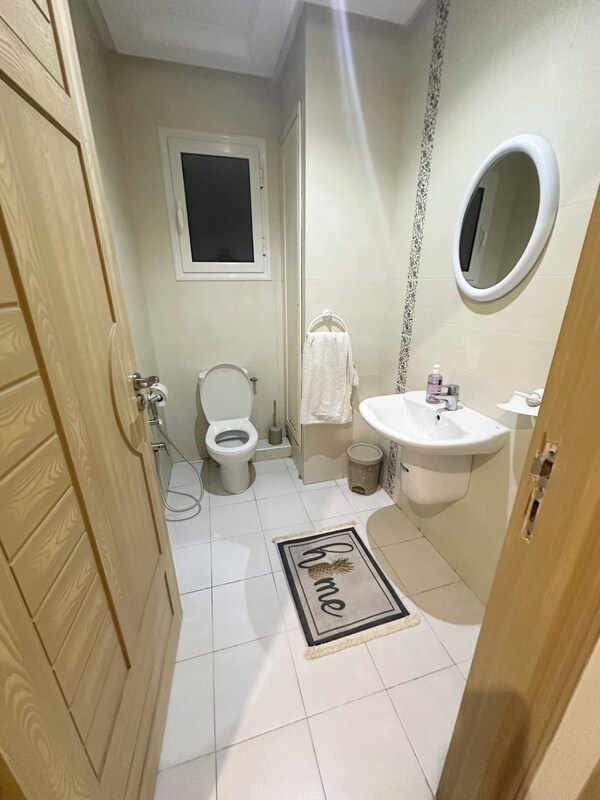Atemberaubendes 3-zimmer-apartment In Khezema, Sousse  Nur 5 Minuten Vom Strand Entfernt! - Sousse
