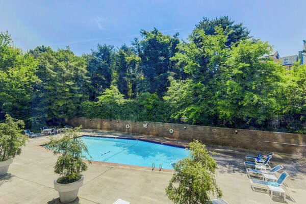 Elegant Serenity: Peaceful 2bd Home With Wifi, Ac And Free Parking - Atlanta, GA