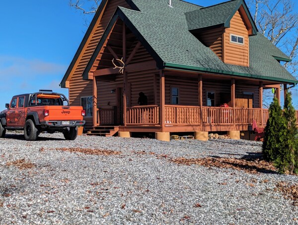 Spectacular Smokey Mountains View 2-br Cabin W/loft Plus 3rd Br Cabin At 3500'. - Sylva, NC