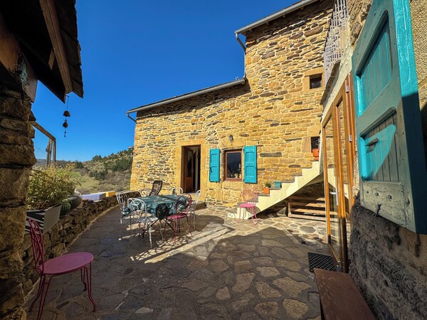 Chez Annaïk, Mas Du 17 èMe Siécle ,  Une Vue Exceptionnelle Sur Le Causse Méjean - Florac