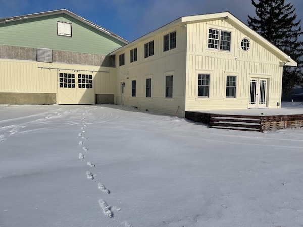Sweet 2-bedroom Apartment On Horse Farm In Hillsdale With Wifi And Ac - Great Barrington, MA