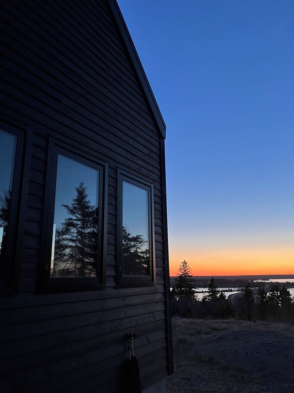 Open Modern Cottage With Fabulous View \Nshort Walk To The Beach Very Private - Nova Scotia