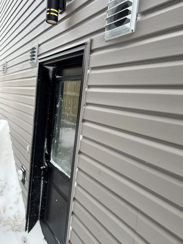 Modern 2-bedroom Apartment In A Quiet Suburb;close To Shops, Banks, And Airport! - Newfoundland and Labrador