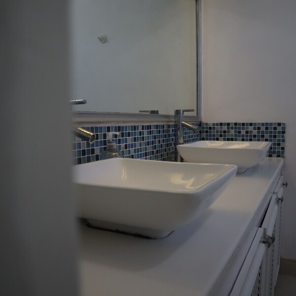 Spacious 3-bedroom Apartment Within A Beautiful Oasis Along The South Coast. - Bridgetown