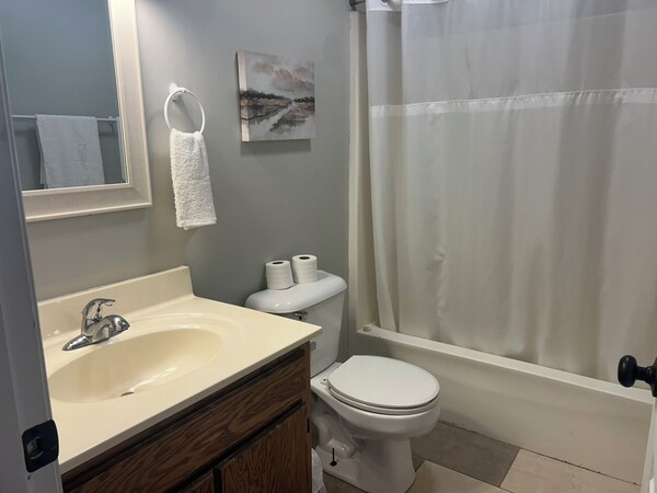 Charming 1-bedroom Apartment With Wifi, Ac In Beautiful Charleston - Cleveland, TN