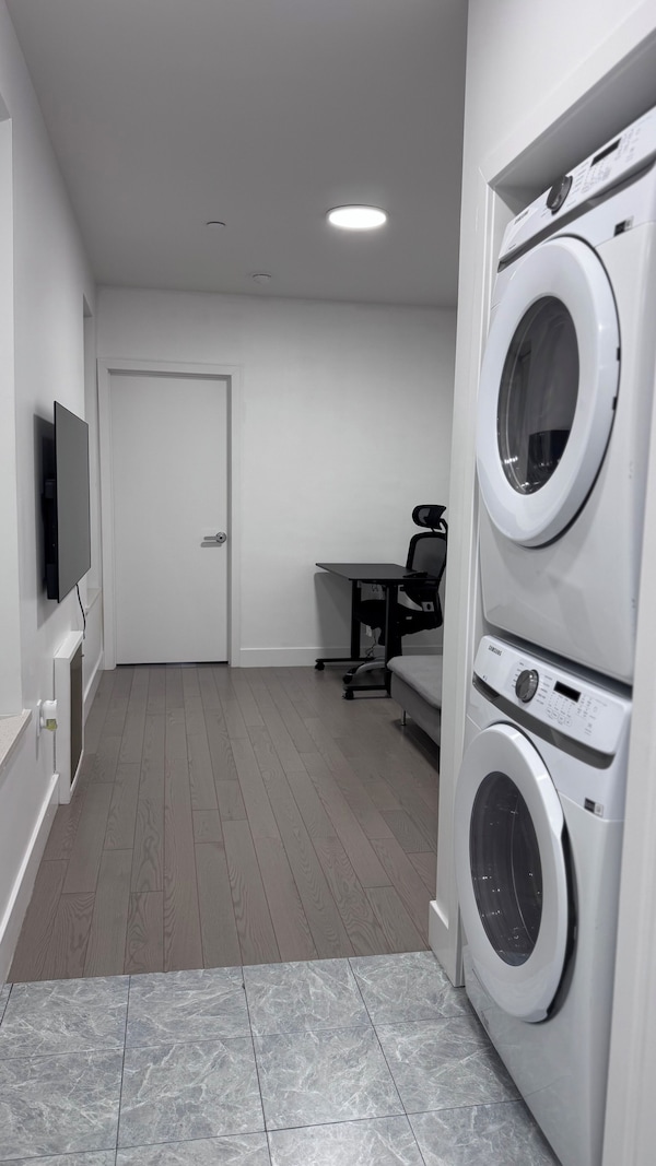 Cozy Bedroom With Dedicated Bathroom 15mins Manhattan - Jackson Heights - Queens NY